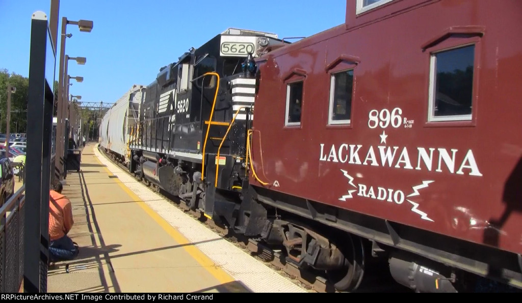 Caboose 896 and GP38-2 5620 on H-02